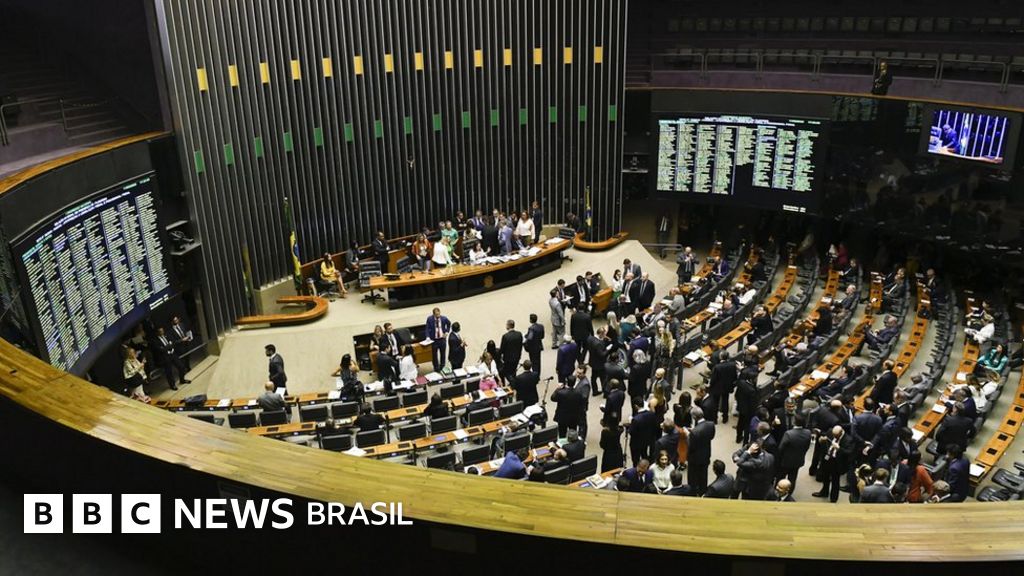 Às vésperas de protesto bolsonarista, Congresso impõe derrota ao ...