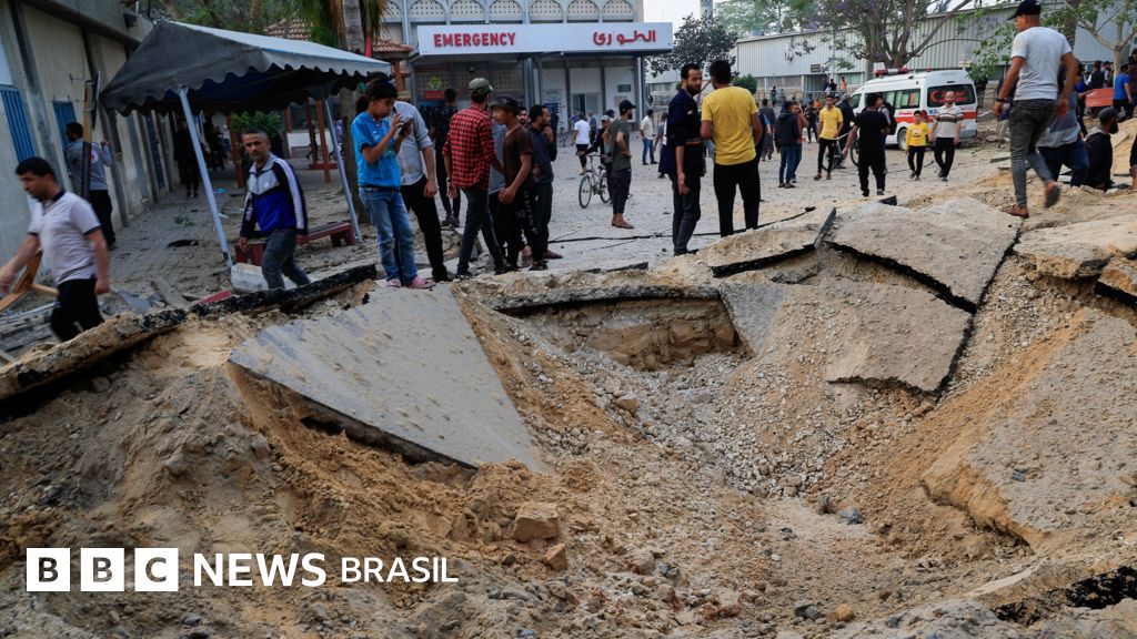 O momento em que hospital de Gaza é atingido por bombardeio de Israel ...