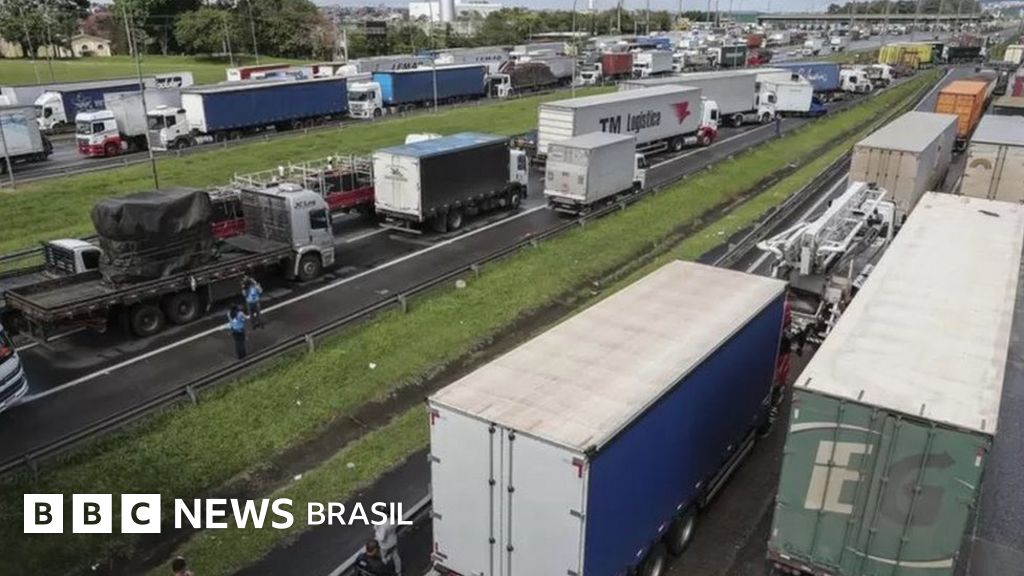 'Parada de 20 minutos durou 2 dias': passageira descreve caos em ônibus ...