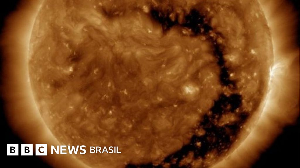 O que é o imenso ‘buraco’ que a Nasa encontrou no Sol e o que ele pode ...