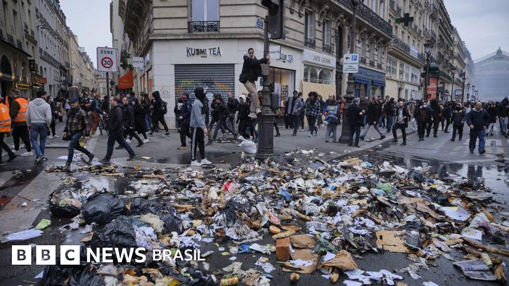 Por que Paris está repleta de lixo - BBC News Brasil