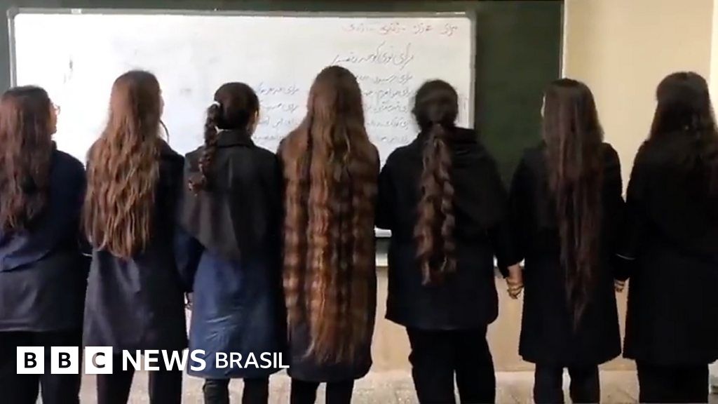 As meninas da linha de frente dos atos contra véu no Irã - BBC News Brasil