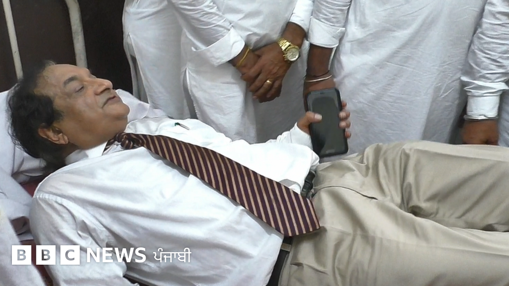 ਸਿਹਤ ਮੰਤਰੀ ਵੱਲੋਂ ਗੰਦੇ ਗੱਦੇ 'ਤੇ ਲਿਟਾਏ ਜਾਣ ਤੋਂ ਖਫ਼ਾ ਵੀਸੀ ਨੇ ਕੀ ਕਿਹਾ, ਮੁੱਖ ...