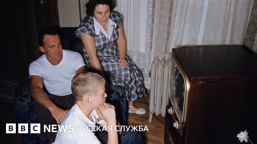 Тысячи британцев до сих пор смотрят черно-белый телевизор. Почему ...