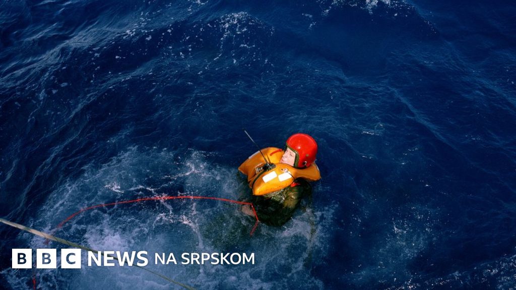 Spasavanje sa kruzera: Kako preživeti 10 sati u vodi - BBC News na srpskom