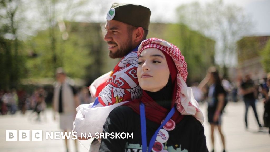 Studentski protest u Kraljevu: 'Pumpaj, pumpaj, Ibar vodo' - BBC News ...