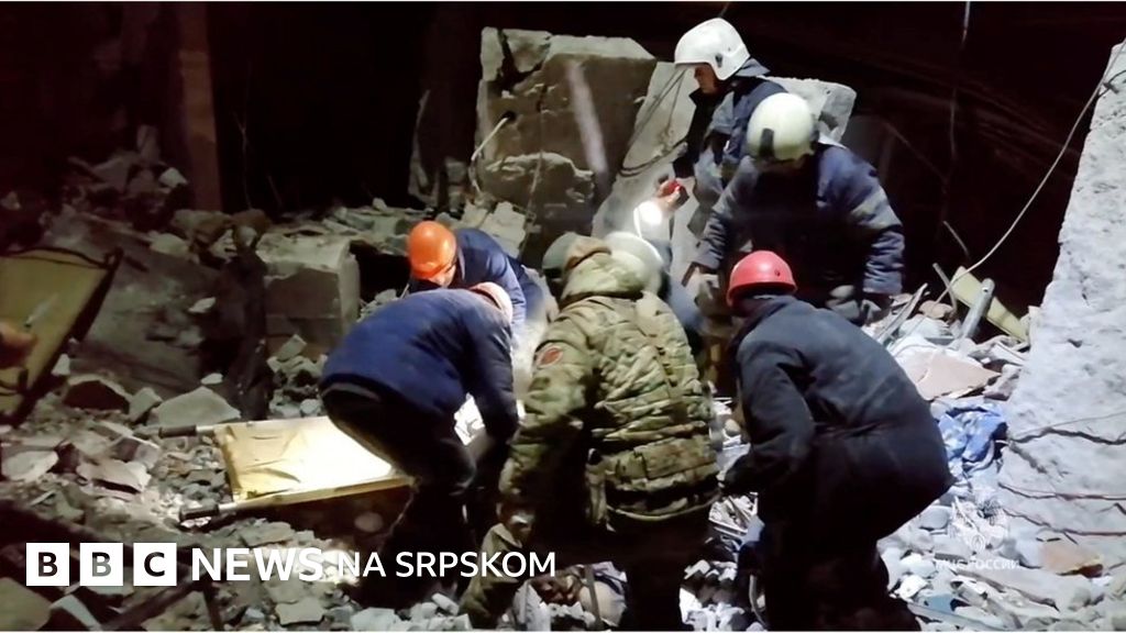 Rusija i Ukrajina: Desetine poginulih u napadu na ukrajinski grad pod kontrolom Rusije - BBC ...