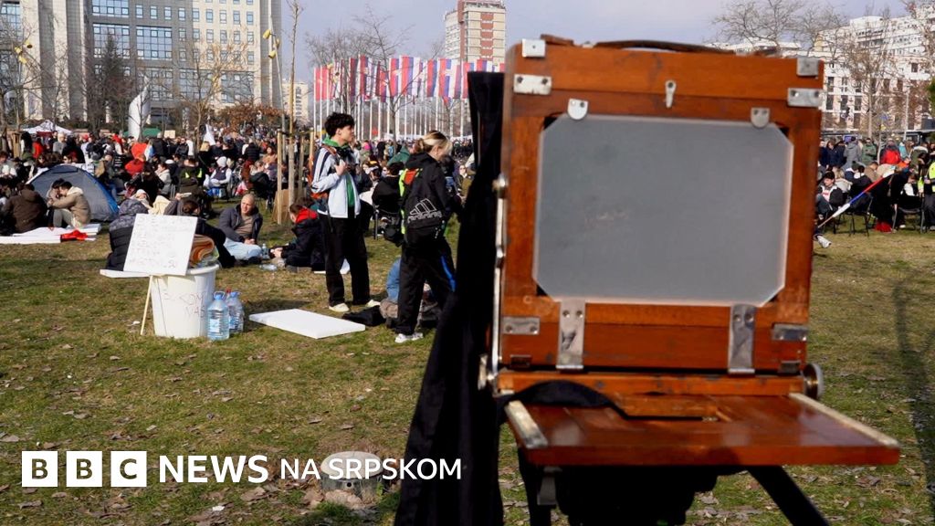 Studentski protesti: Stara kamera, za novi trenutak - BBC News na srpskom