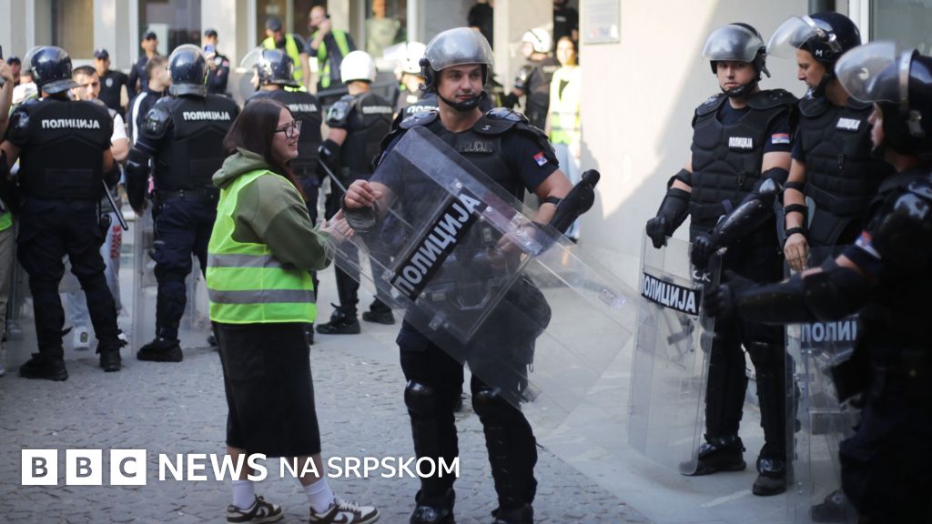 Svi privedeni pušteni, završena blokada suda u Novom Pazaru - BBC News na srpskom