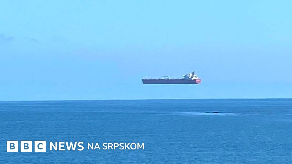 „Lebdeći brod“ fotografisan u blizini engleske obale - BBC News na srpskom