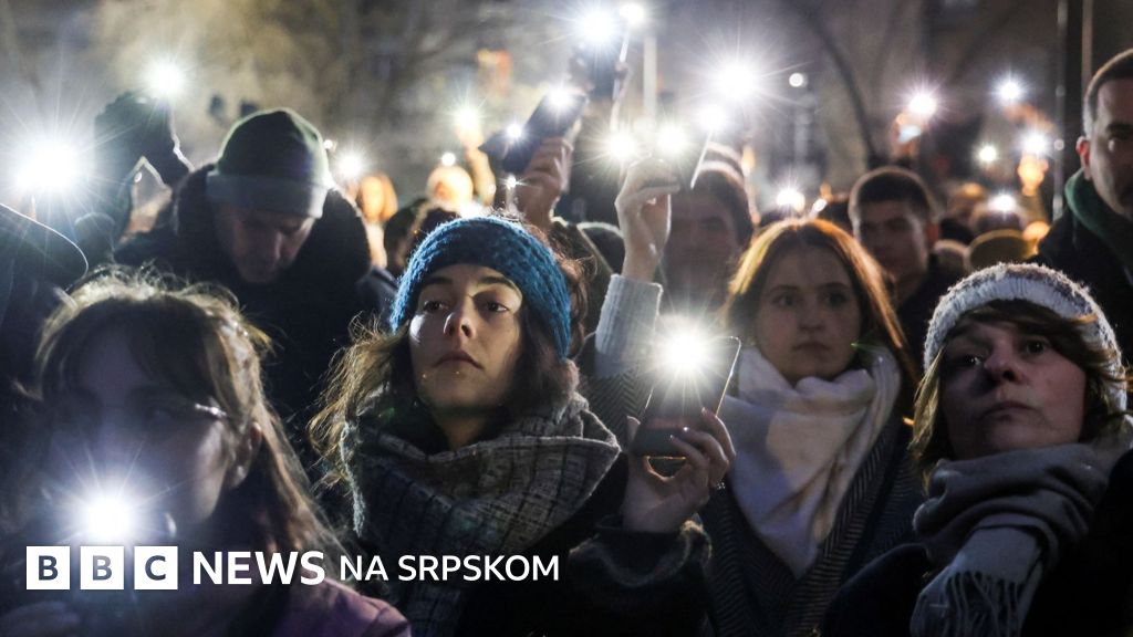 Protesti u Srbiji: Potpuna tišina na Slaviji i svetlost hiljada ...