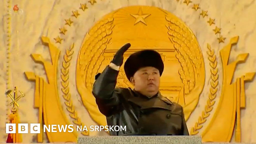 Severna Koreja: Vojna parada i „najmoćnije oružje na svetu" - BBC News na srpskom