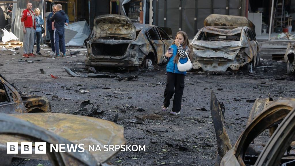 Majka i sin poginuli u ruskom napadu na Kijev, satima uoči Putinovog primirja - BBC News na srpskom