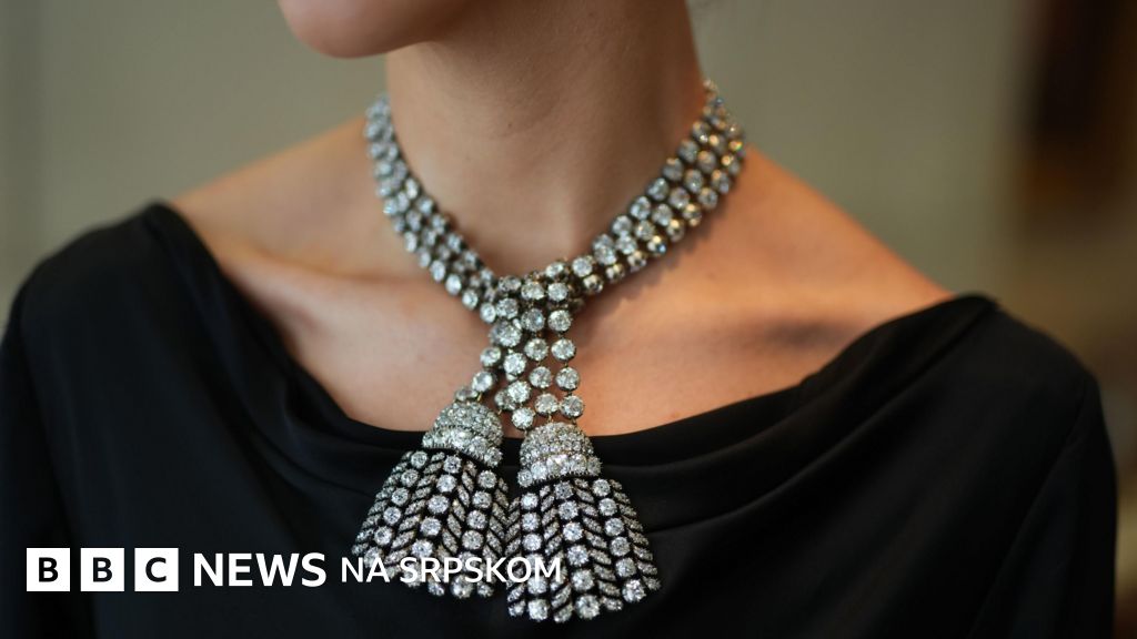 Dijamantska ogrlica lažne Marije Antoanete prodata za 4,8 miliona dolara - BBC News na srpskom