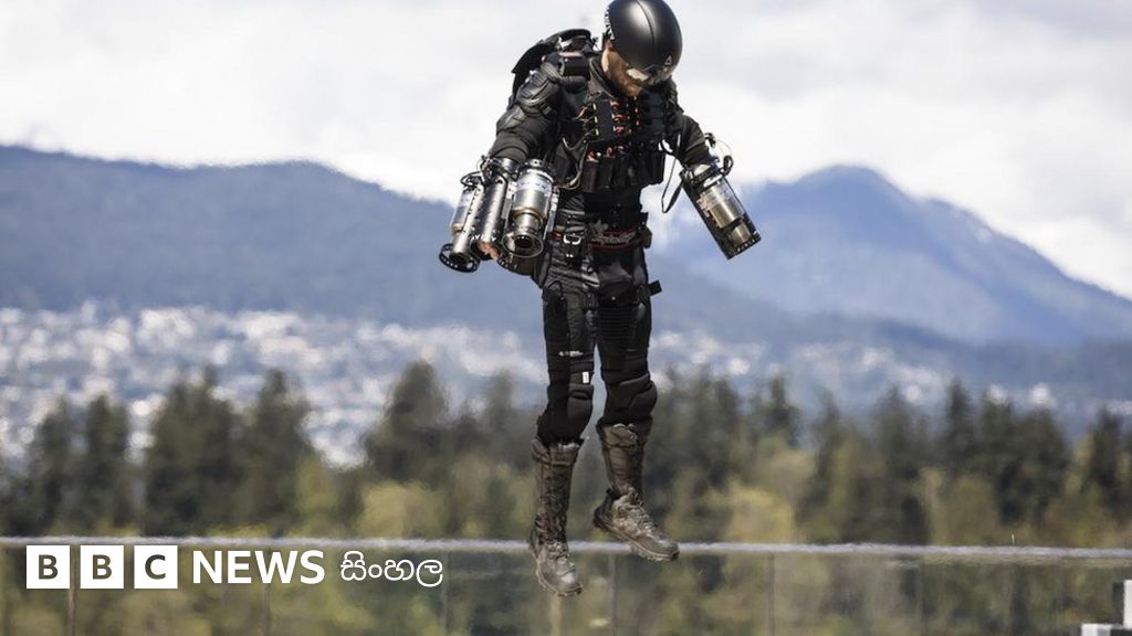 'අයන් මෑන්' පියාඹන ඇඳුමේ හිමිකරු ගුවනේ - BBC News සිංහල