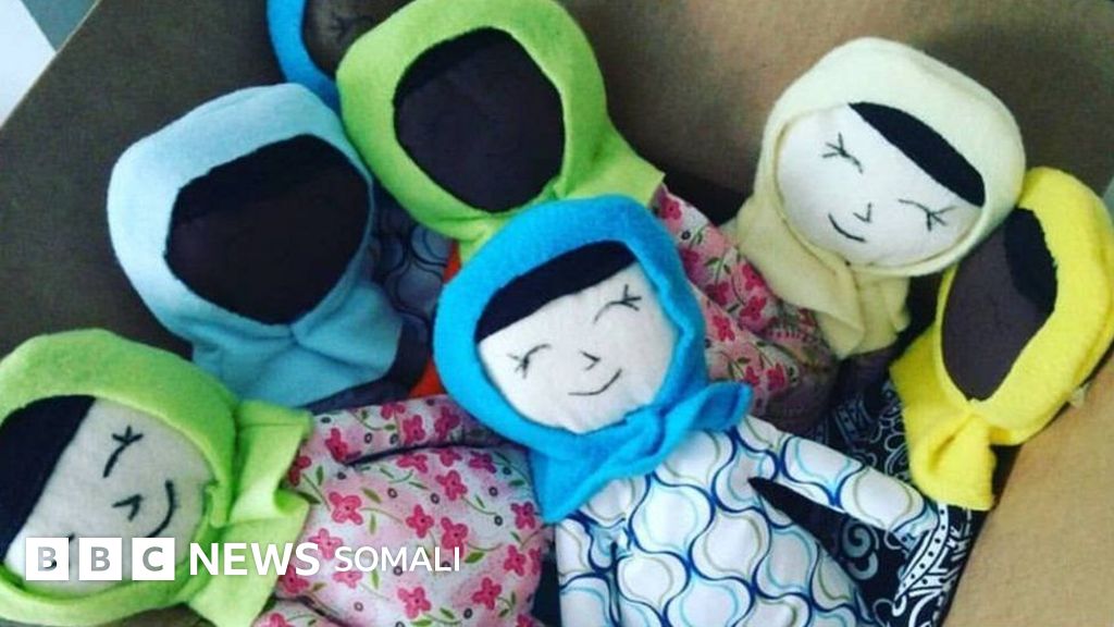 Gabadh Muslim ah oo la qiirootay hadiyad la siiyay - BBC News Somali