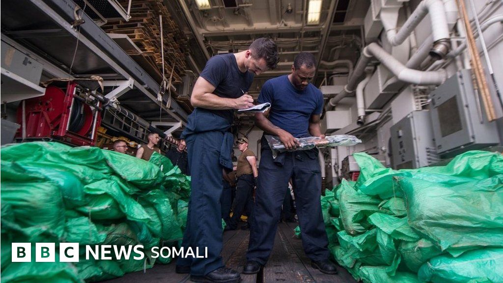 Doon sidday hub u badan AK-47 oo lagu qabtay gacanka cadmeed - BBC News ...