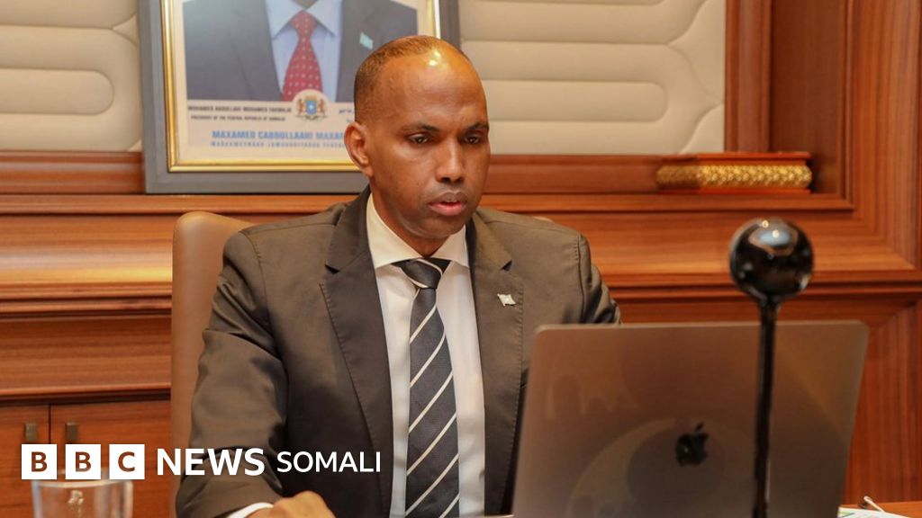 Farmaajo oo khayre ku taageeray inaan doorashada dib loo dhigin - BBC News Somali