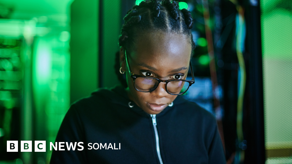 GCHQ: Sirdoonka gabdhaha ah ee dalka UK iyo sida ay u shaqeeyaan - BBC ...