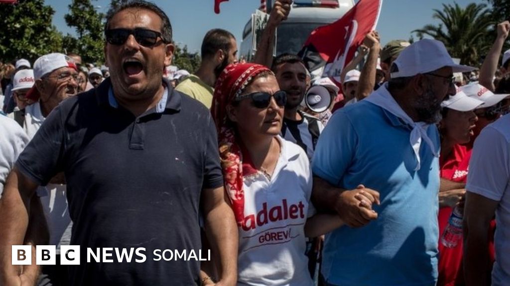 Mudaaharaadyo ruxay caasimada Turkiga - BBC News Somali