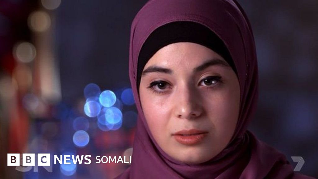 Gabadh Australia u dhalatay oo lagu qasbay in ay ka tagto xeebta ...