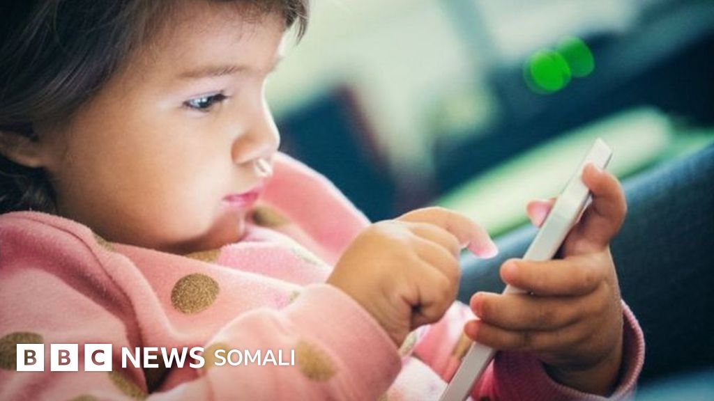 Caruurta oo 'hurdo yari ka qaada isticmaalka' telefoonada caqiilka ...