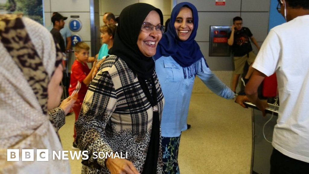 Maxkamad hor istaagtay xayiraadda socdaalka ee Trump - BBC News Somali