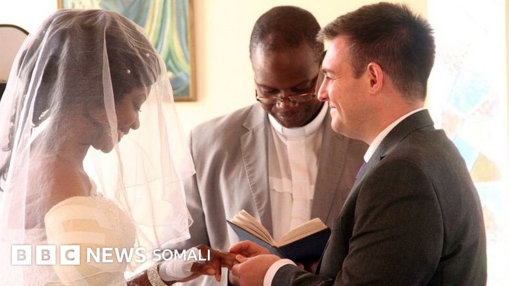 Yaxaas gacanta ka goostay aroosad - BBC News Somali