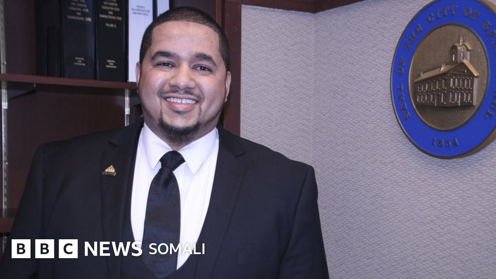 Qaasim Busuri : Madaxii masaajidka ee siyaasiga noqday - BBC News Somali