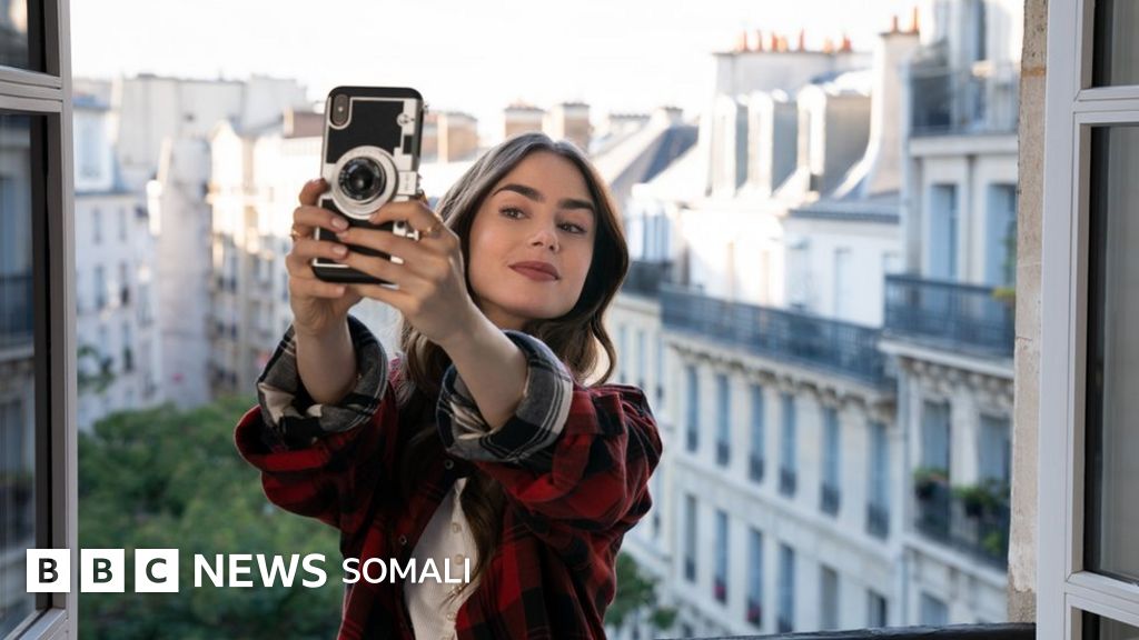 Emily in Paris: Ukraine oo ka cabatay filim Netflix ku jira - BBC News ...