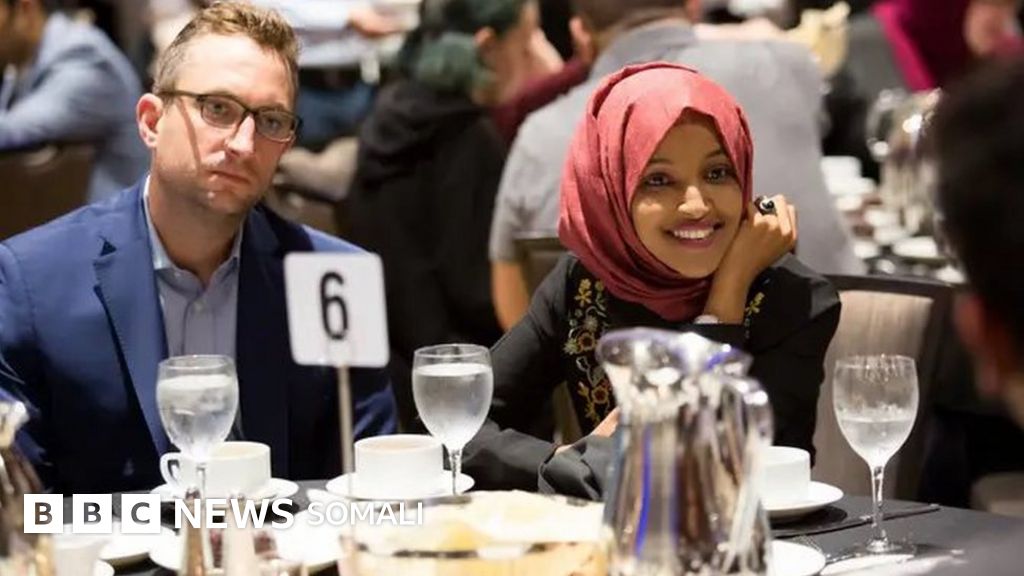 Waa kuma Tim Mynett, seyga cusub ee Ilhan Cumar? - BBC News Somali