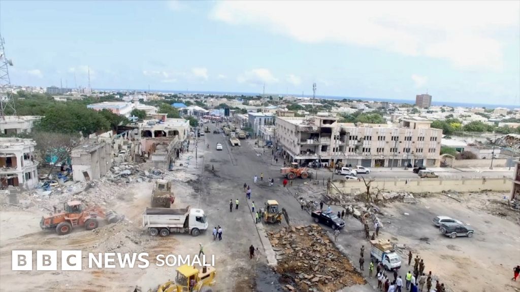 Sawirro: Maalintii uu dhacay qaraxii ugu weynaa Soomaaliya iyo hadda ...