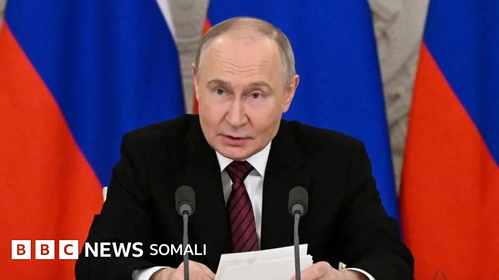 Madaxweynaha Ruushka Vladimir Putin oo ku baaqay "wadahadal toos ah" oo uu la yeesho Ukraine ...