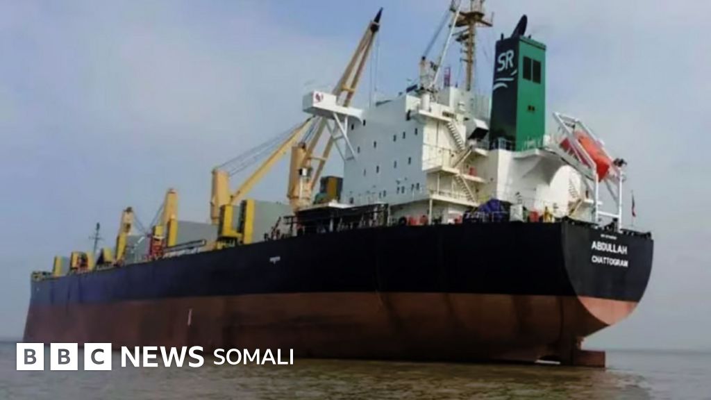 Codad ay duubeen ragga saaran markabka u afduuban burcadda oo soo ...