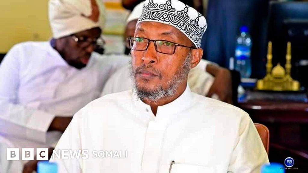 Sida ninkii kalaabyada ka niikin jiray u noqday Sheekh caan ka ah Soomaalida dhexdeeda - BBC ...