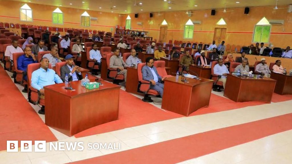 Waa kuwee Isimada leh saxiixa xildhibaanada Baarlamaanka Puntland - BBC ...