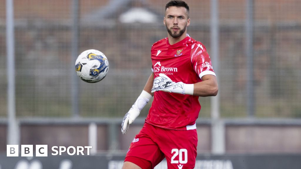 'This is my club' - Sinclair signs new Saints deal - BBC Sport