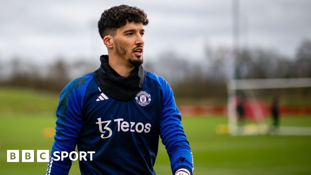 Manchester United news: Altay Bayindir out for FA Cup against Liverpool ...