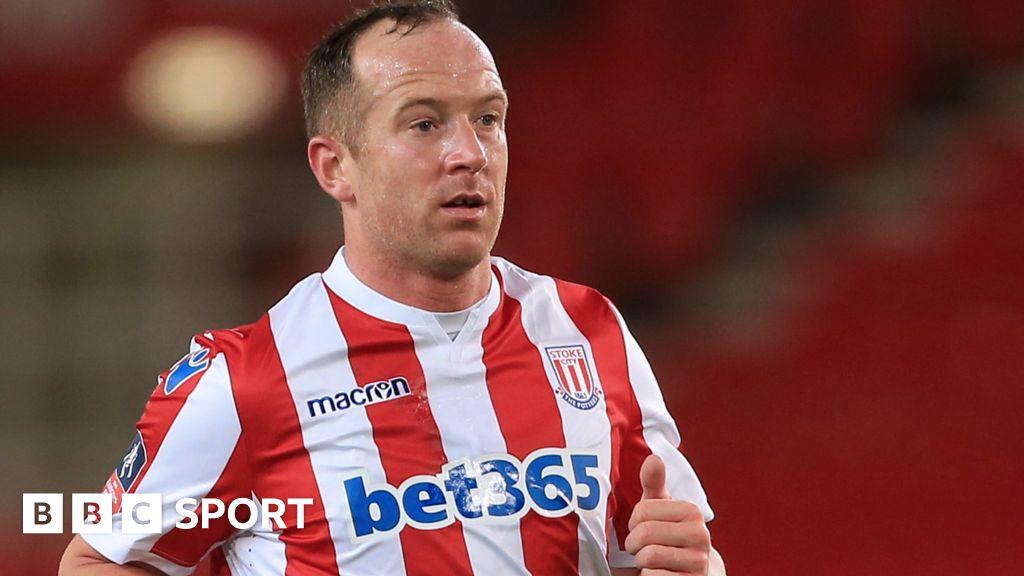 Charlie Adam: Reading sign former Stoke City midfielder on one-year ...