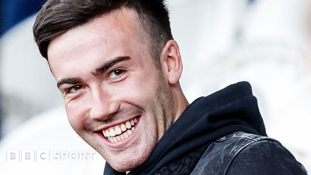 Stevie Mallan: Hibs sign midfielder from Barnsley on four-year deal ...