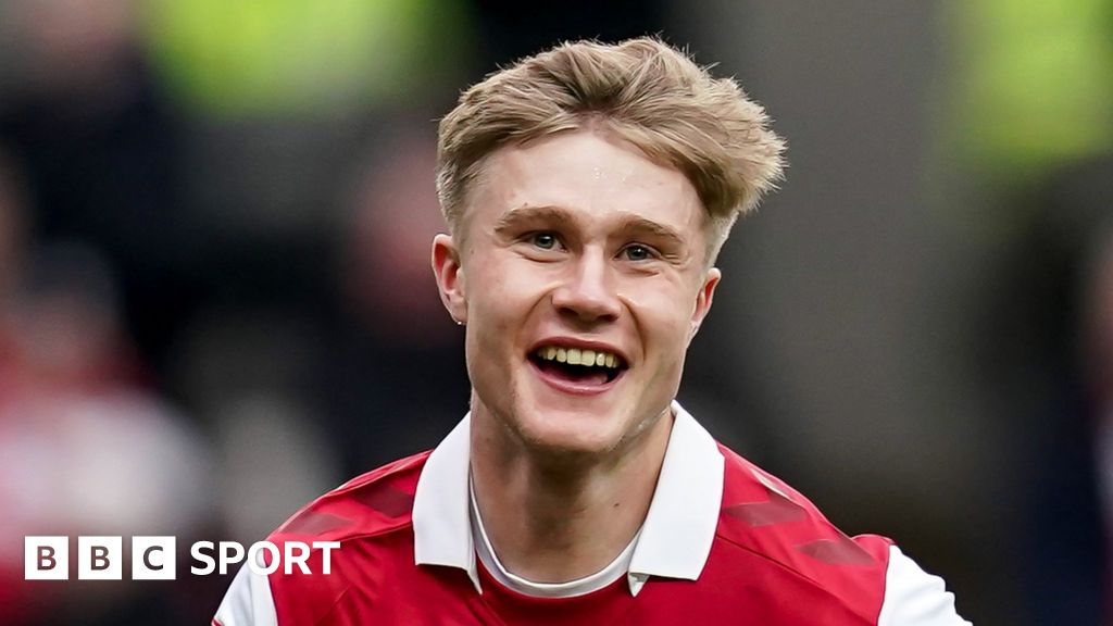 Bristol City 3-0 West Bromwich Albion: Sam Bell & Alex Scott fire ...