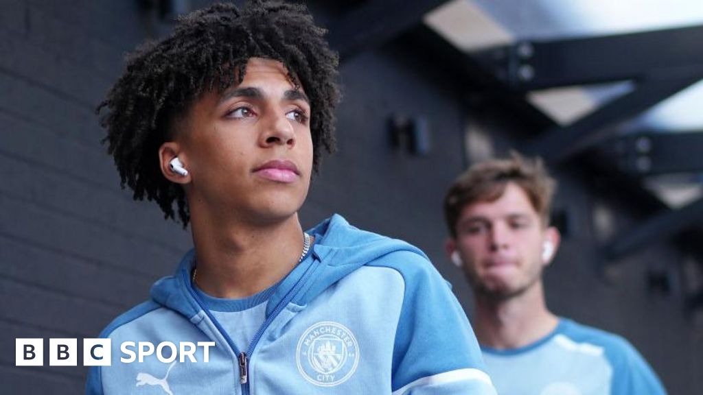 Manchester City: Rico Lewis signs five-year contract - BBC Sport