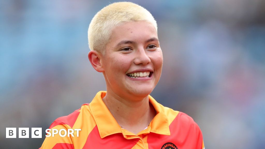 England v South Africa: Issy Wong replaces Emily Arlott in Test squad ...