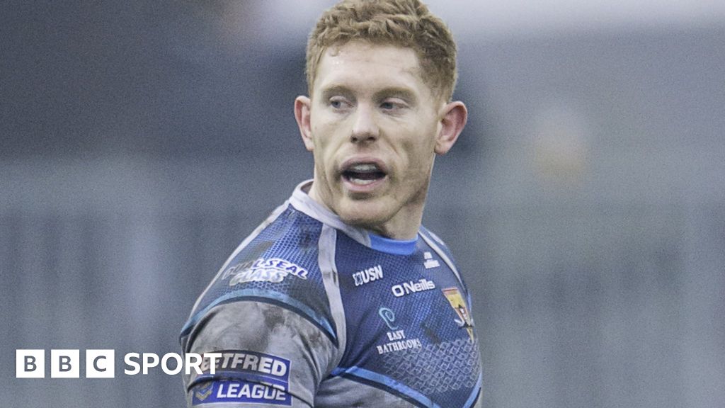 Tom Symonds: Huddersfield Giants release back row - BBC Sport