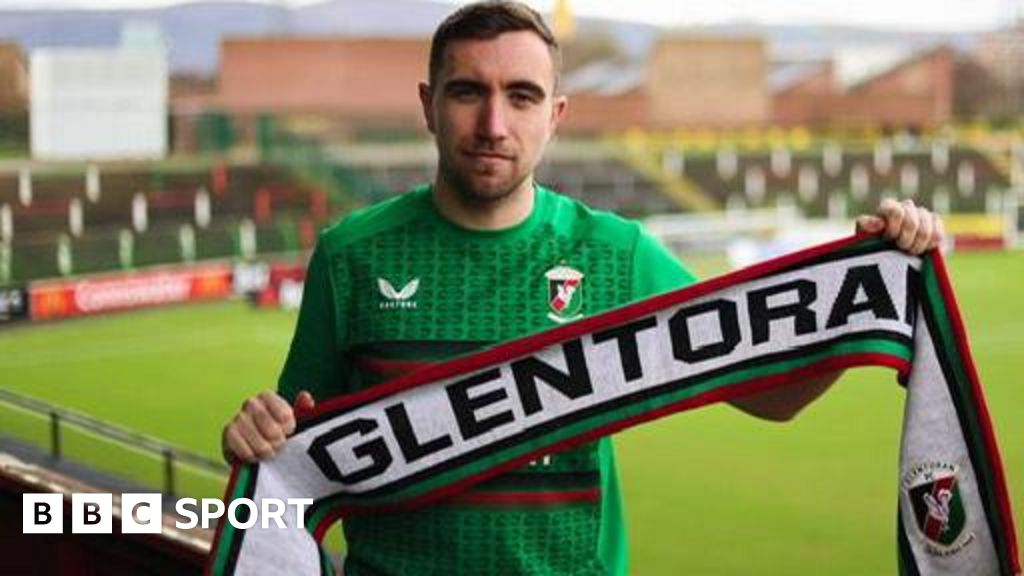 Joe Thomson: Glentoran add to squad by signing Larne midfielder - BBC Sport