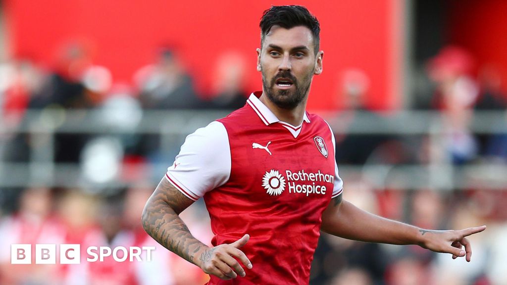 Grant Hall and Dylan Mitchell: Swindon Town sign defender and midfielder - BBC Sport