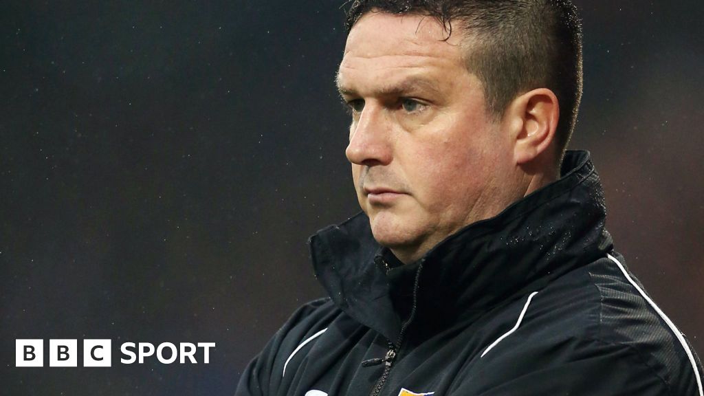 Torquay United boss Paul Cox ready to axe players - BBC Sport