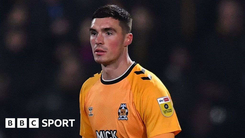 Lloyd Jones: Charlton Athletic sign Cambridge United defender - BBC Sport
