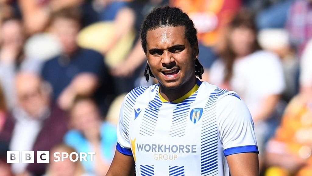 Nico Lawrence: Southampton defender joins MK Dons on loan - BBC Sport