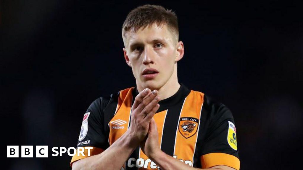Greg Docherty: Charlton Athletic sign Hull City midfielder - BBC Sport